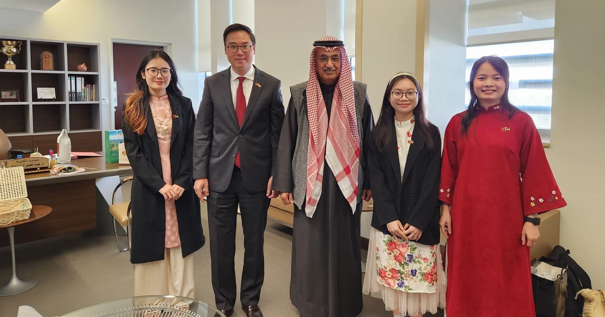 L’Ambassadeur Ngo Toan Thang rend visite à l’Université du Koweït ...