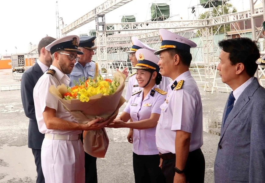 La frégate britannique HMS Richmond en visite d’amitié au Vietnam ...