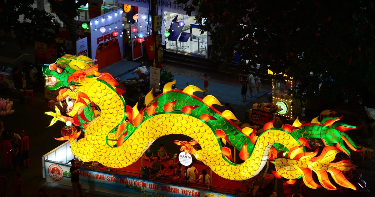 Tuyen Quang s’illumine de lanternes géantes pour la fête de la mi ...